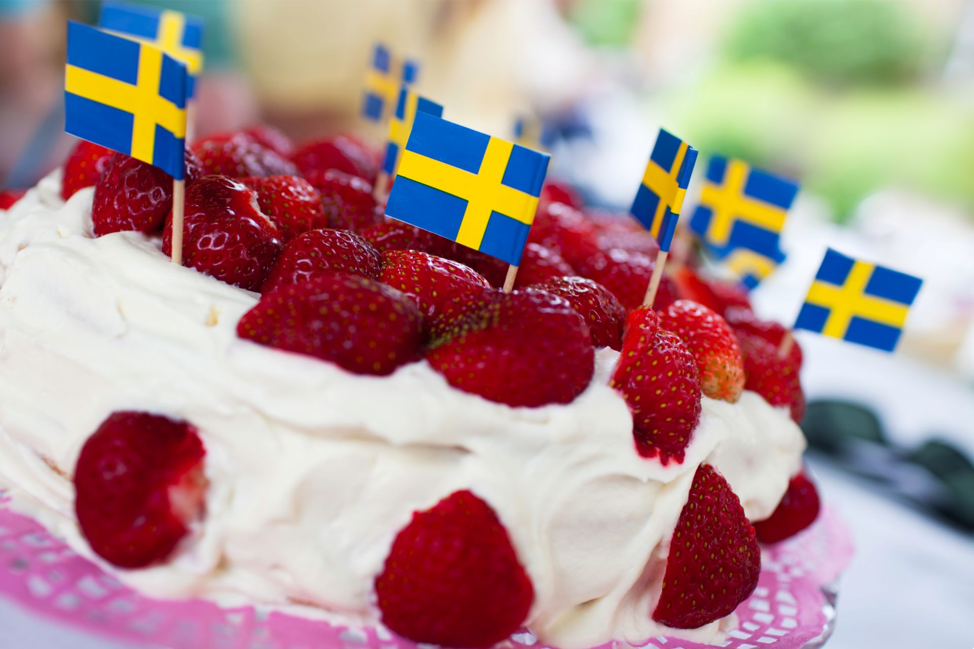 En trevlig midsommar önskar vi er - Galären